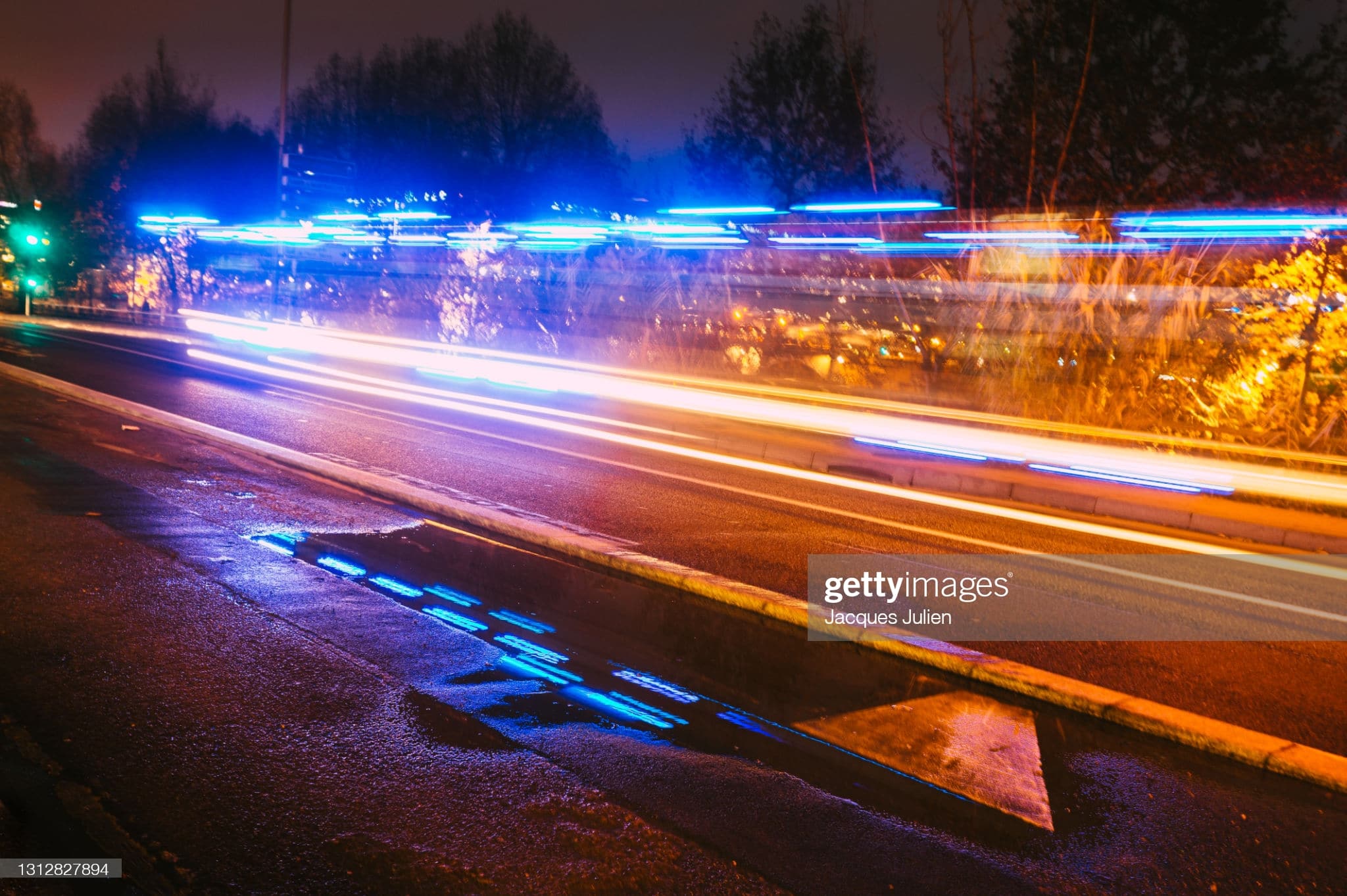 Low shutter speed photography effects at night